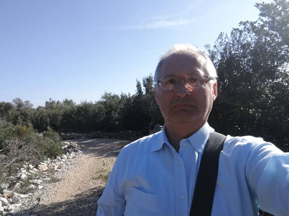 Bo danes zaradi ukradenega sendviča iz DZ odšel poslanec? - Pomurske Novice